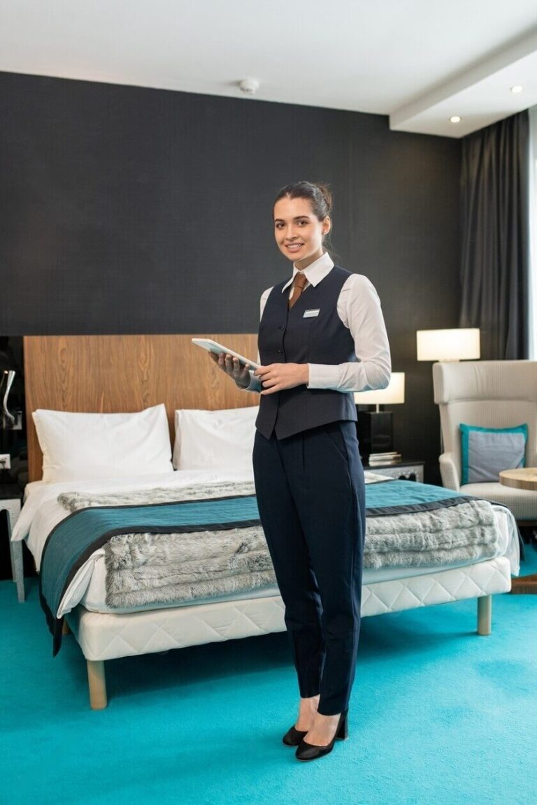 Pre-stay, in-stay and post-stay communication - TouchmenuApp